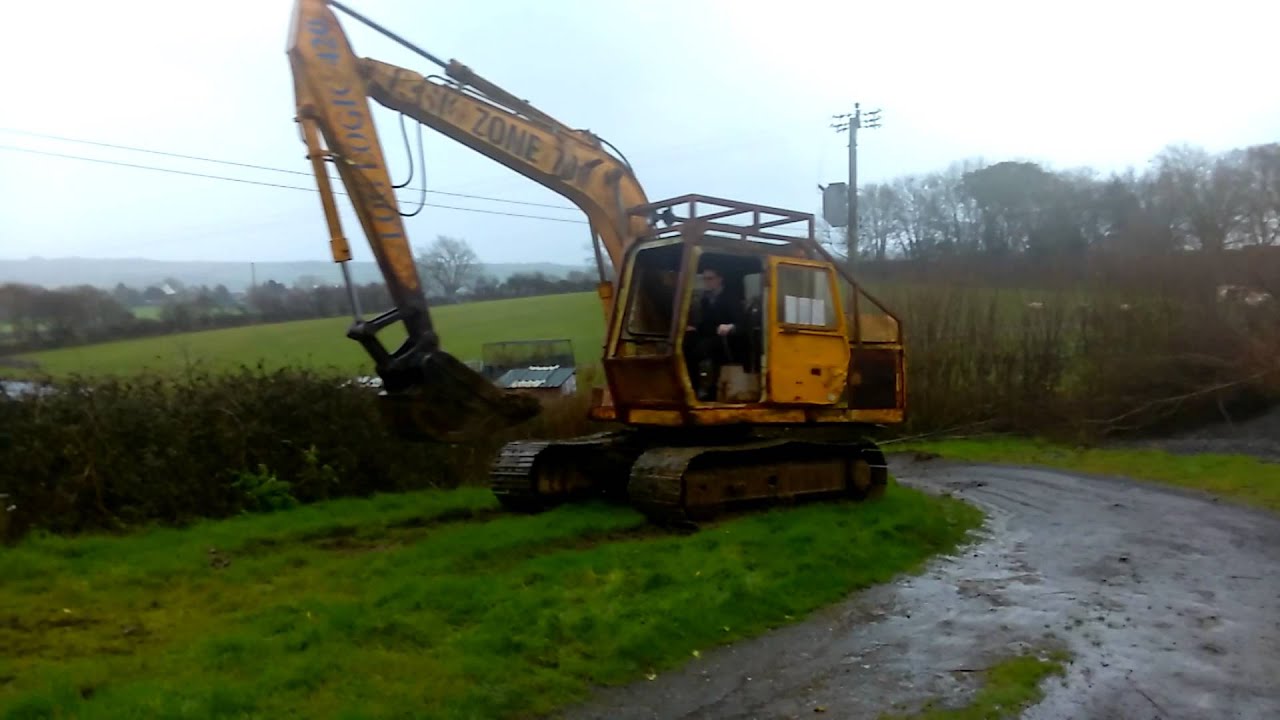 Daewoo DH110 11 Tonne Excavator - YouTube