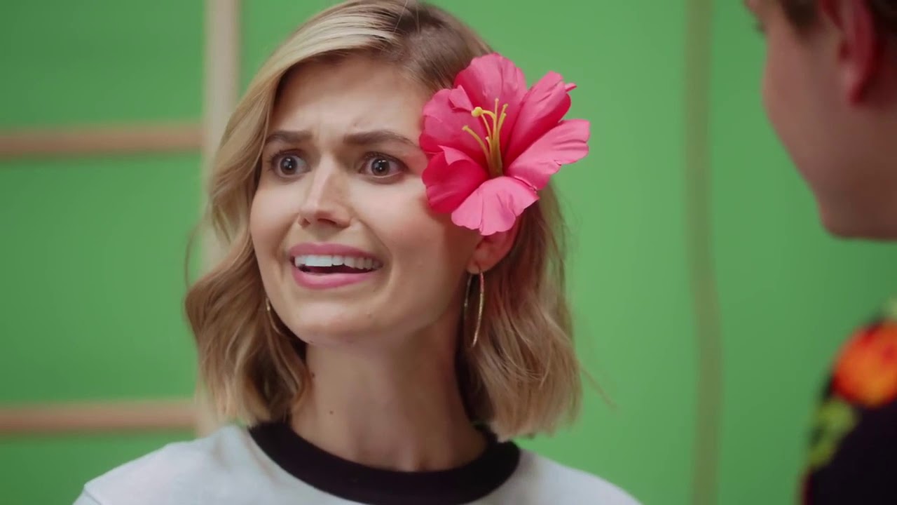 Sydney Hawes - Comedic Reel - YouTube