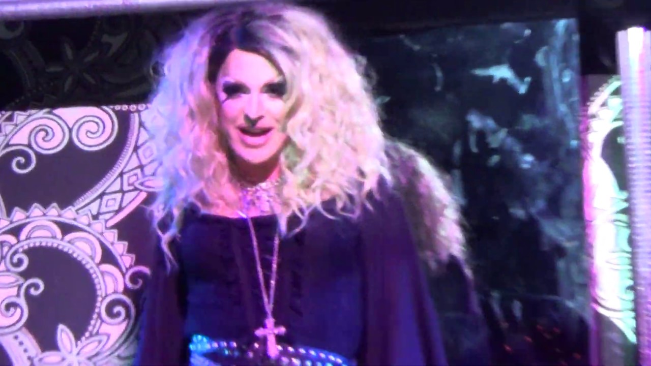 Pandora Boxx Performs at the Manor, part 1, with Michelle Visage. - YouTube