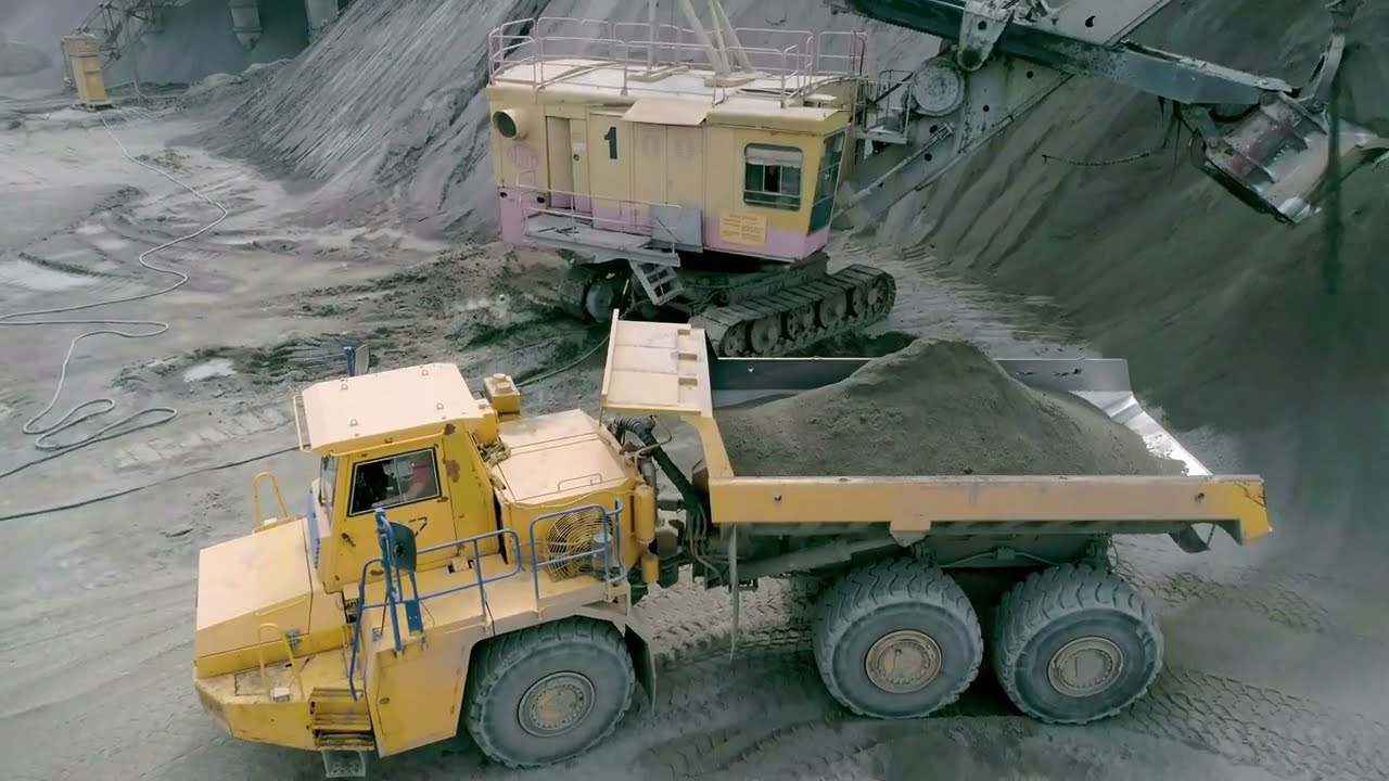 Amazing excavator operator skills| Heavy equipment operator australia ...