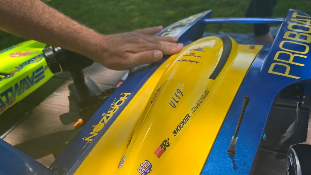 RoostersRC- Proboat UL19 Hydroplane Modified - YouTube