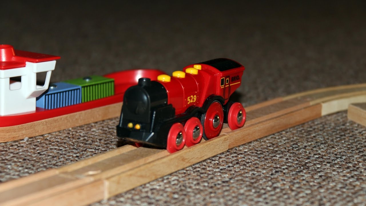 Brio Lok "Lola" auf Schienen und dem Lidl PlayTive Parkhaus - YouTube