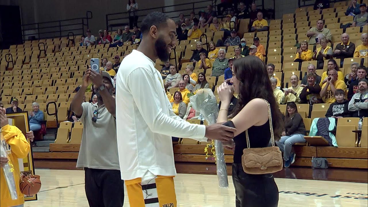 Jerome Palm proposes to Chloe Crichton before Senior Day game - YouTube