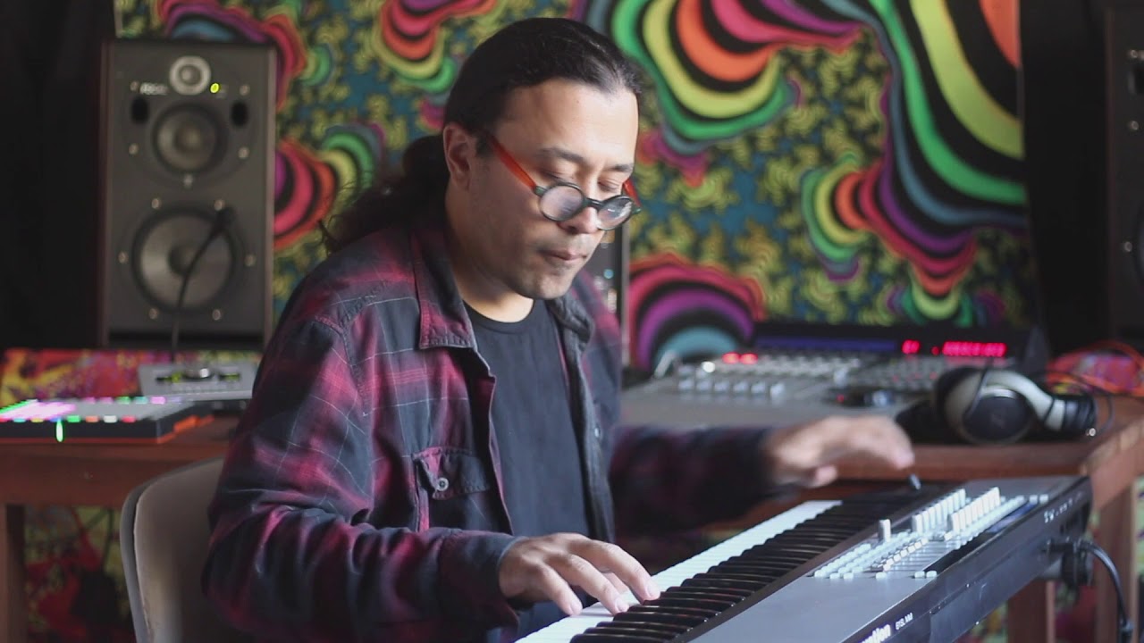 Thiago Pinheiro plays our upcoming synthesizer - YouTube