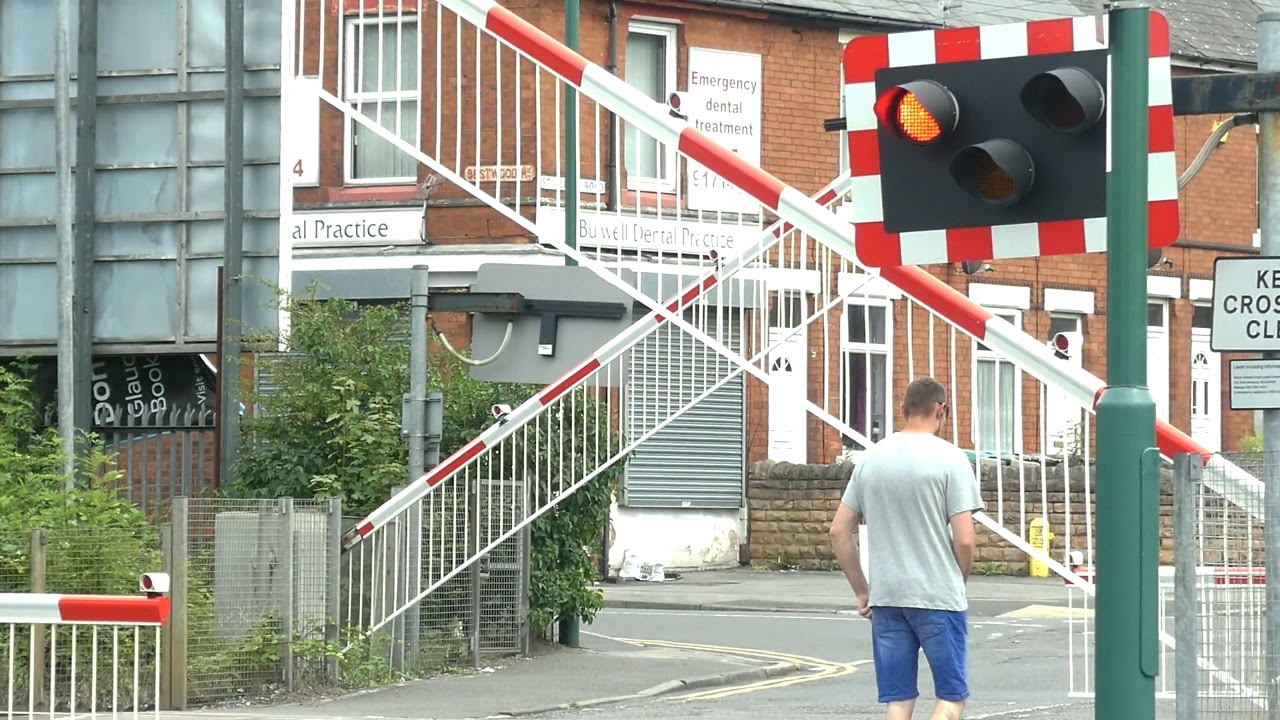Bulwell Forest Level Crossing 26/07/2019 (2, misuse) - YouTube