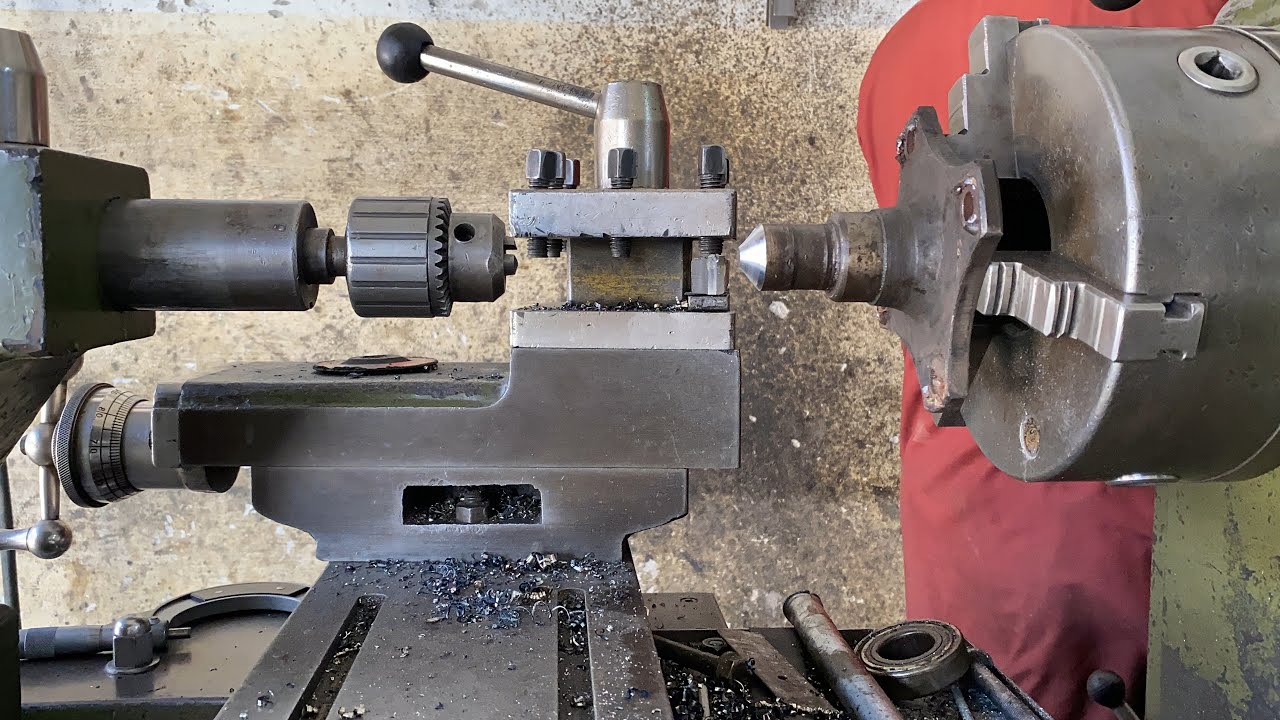 Emergency repairing of Tractor Broken Axel with amazing lathe technique ...