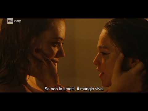 Bacio tra Viola e Rosa Ricci