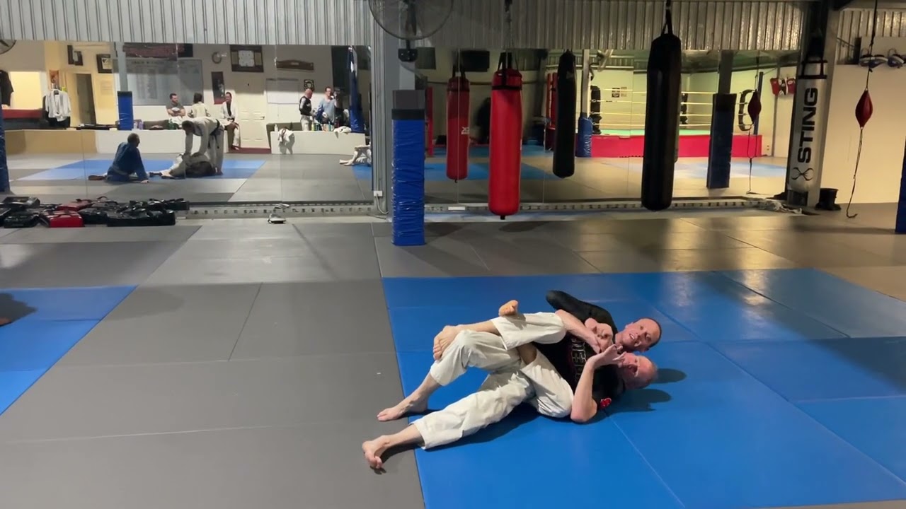 BJJ rear choke from body triangle Panton variation - YouTube
