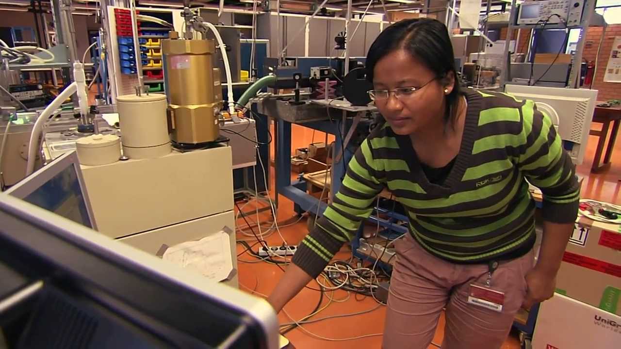 EMFL: onderzoek in hoge magneetvelden - YouTube