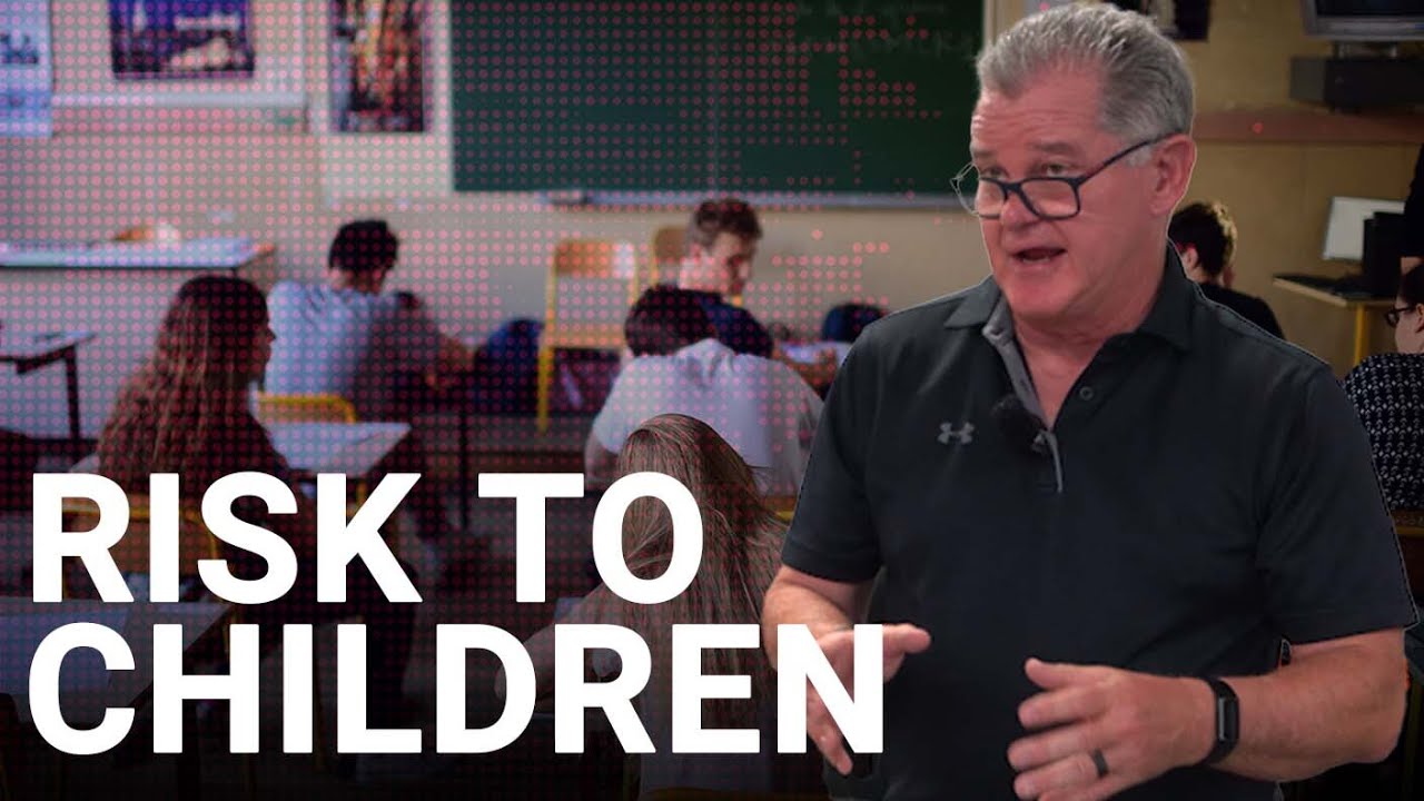 'It's so weak you can just break it': Structural engineer reveals 'risk ...