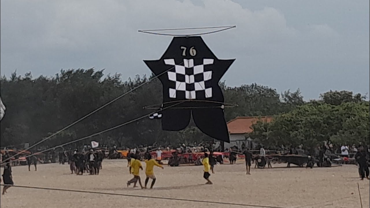 LAYANGAN BEBEAN KHAS SANUR / MEL TANJUNG KITE FESTIVAL 2024 - YouTube