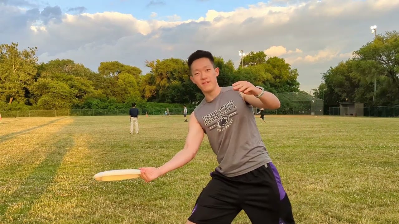Frisbee Tutorial for Beginner 飞盘基础教程第三集 正手投掷 - YouTube
