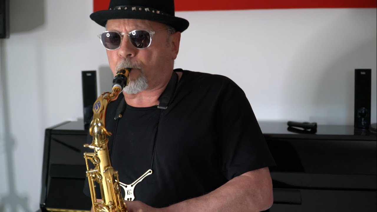 Reprise saxophone Ténor Us and them - Pink Floyd - YouTube