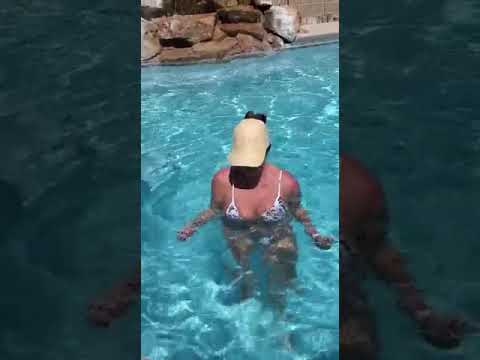 Ariella Ferrera Smushing In The Pool