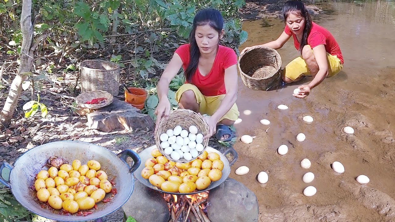 Survival in the rainforest, Cooking egg with spicy chili So delicious ...