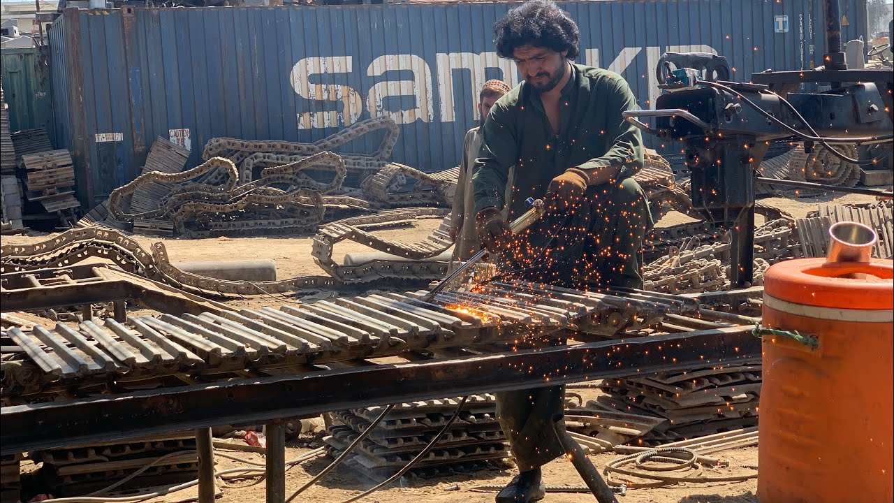 Excavator Fully Destroyed Track Chain Restoration || JCB Excavator ...