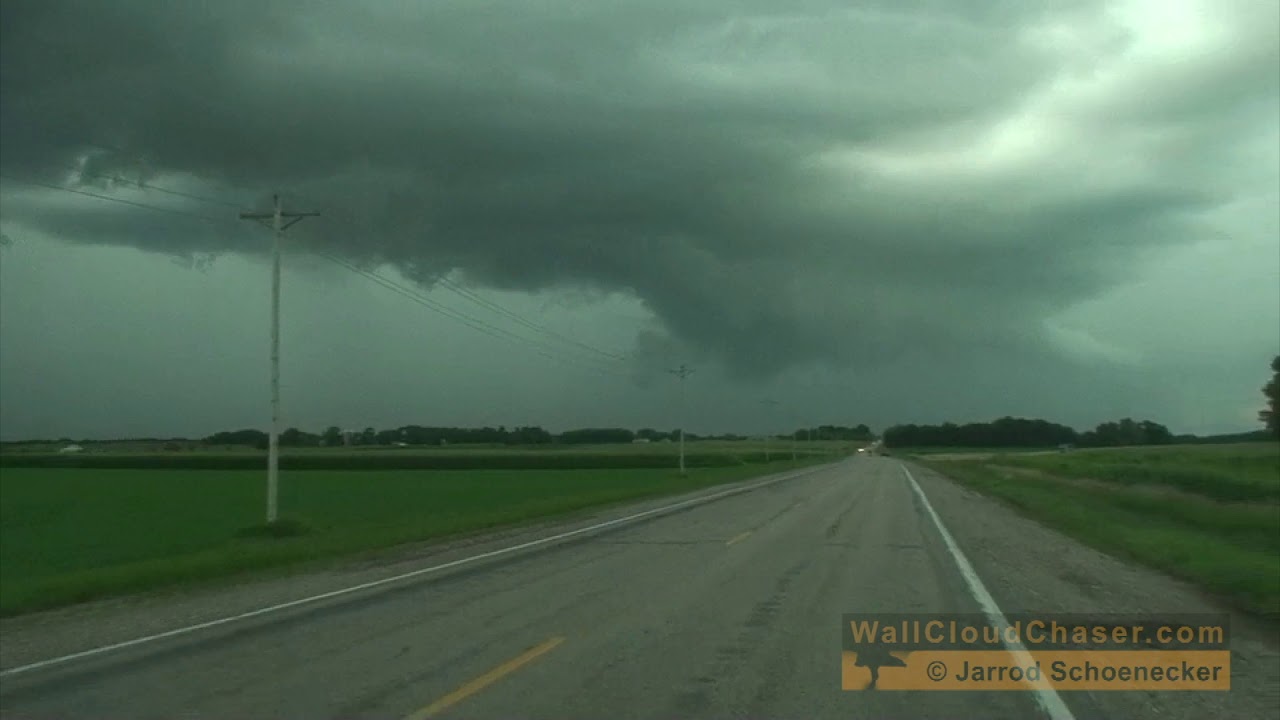 Weak Funnel & Rotating Wall Cloud ~ South of New Prague, MN ~ July 20 ...