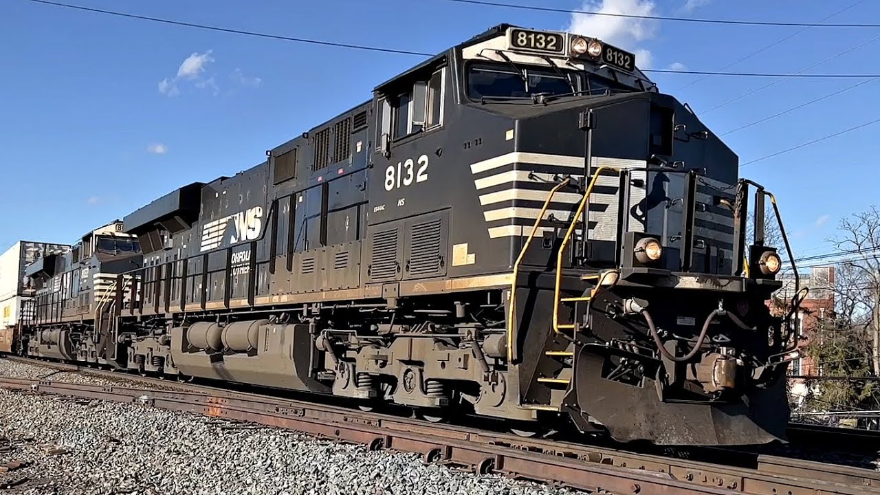 NS 8132 east. - YouTube