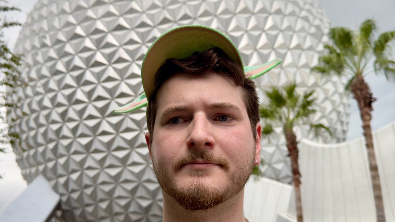 BEING COOL AND NORMAL AT DISNEY WORLD - YouTube