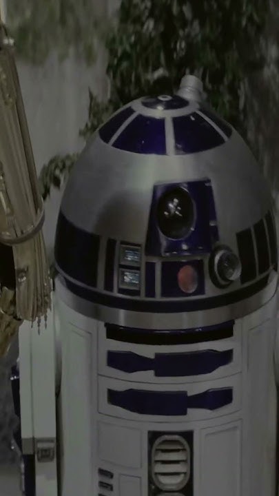 R2-D2 - YouTube