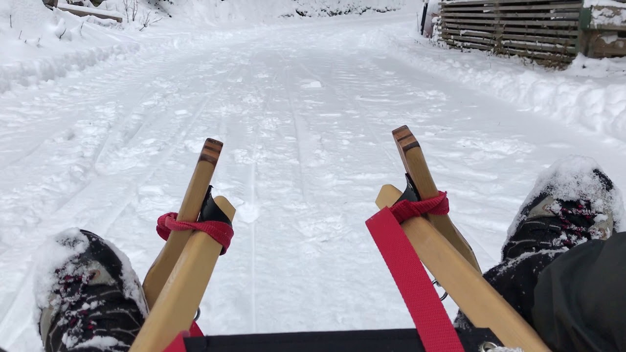 Mit Gallzeiner Rodel im Tiefschnee rodeln - YouTube