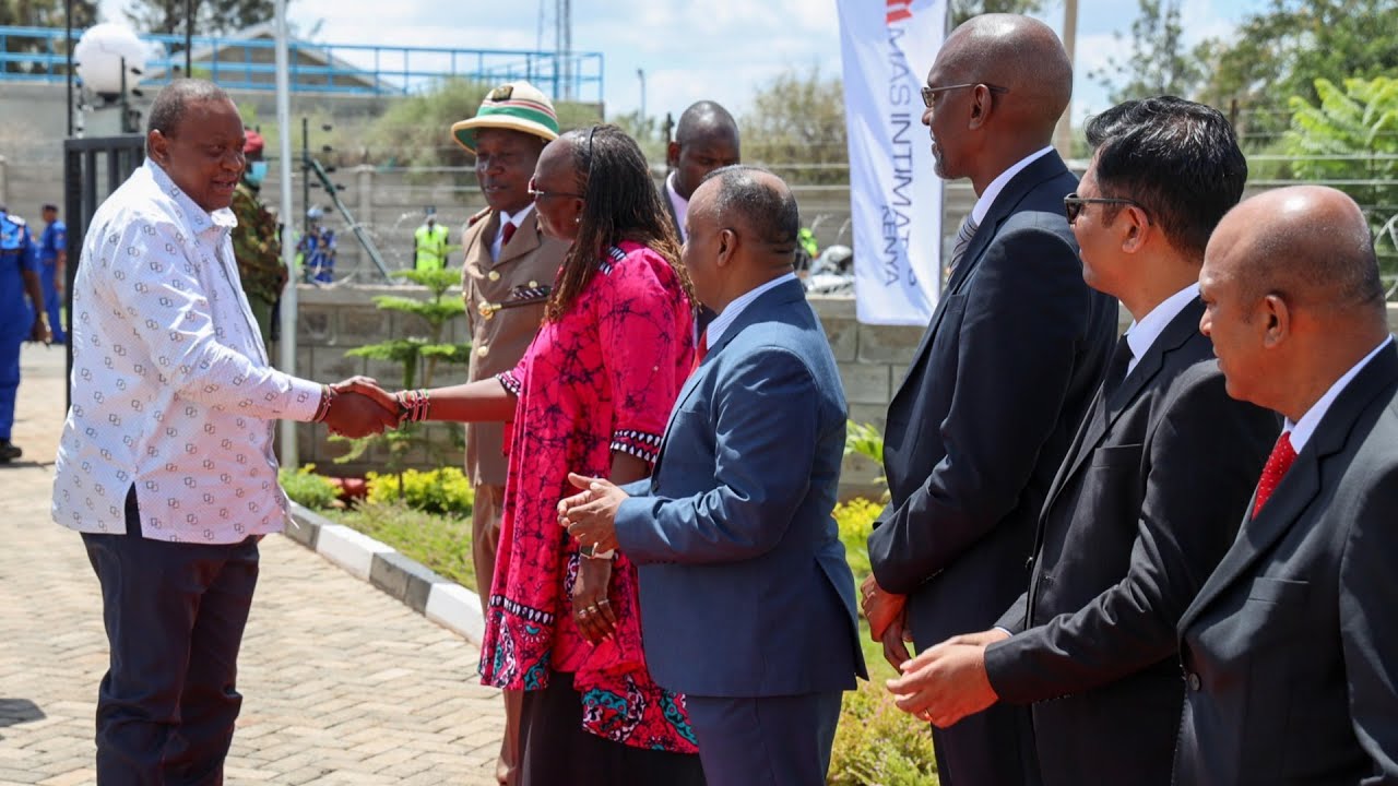 SEE HOW UHURU ARRIVED IN ATHI RIVER FOR THE OFFICIAL OPENING OF MAS ...