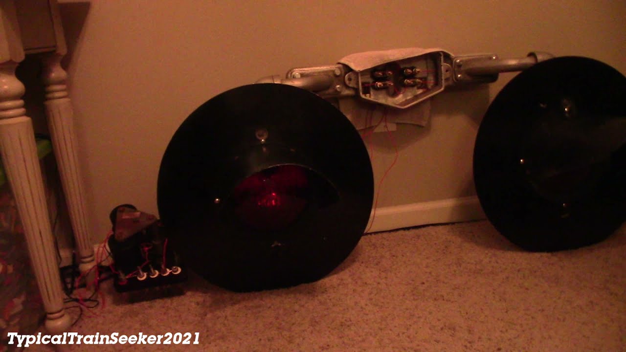 My RACO/Safetran 8 Inch Lights In Operation w/ US&S FN16 Flasher Relay ...