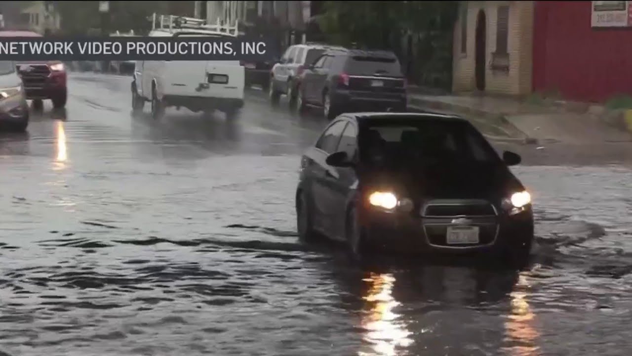 Las fuertes lluvias inundaron partes de Chicago - YouTube