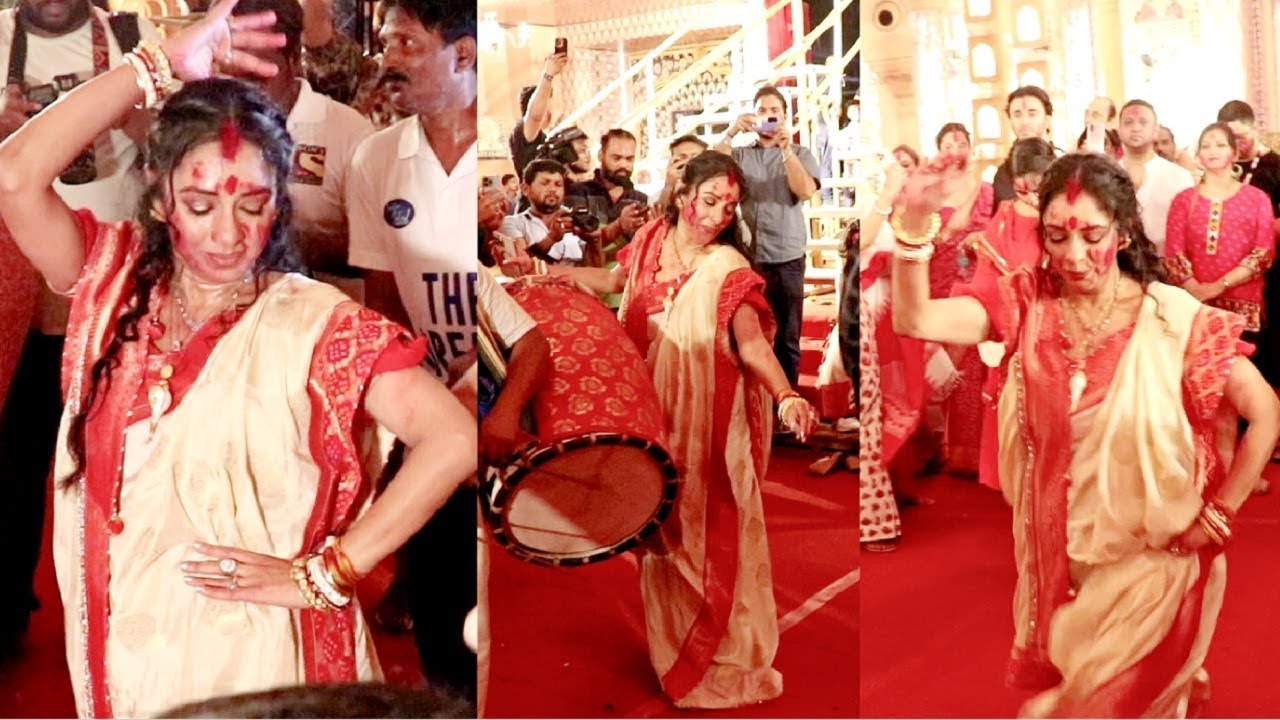 Anupama Aka Rupali Ganugli Playing Sindoor Khela || Rupali Ganguli ...