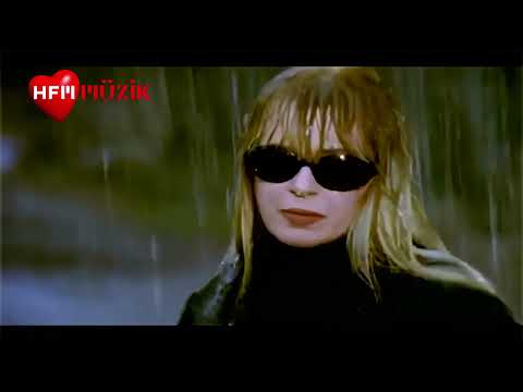 ZERRİN ÖZER (Bir Gülü Sevdim - Official Video)