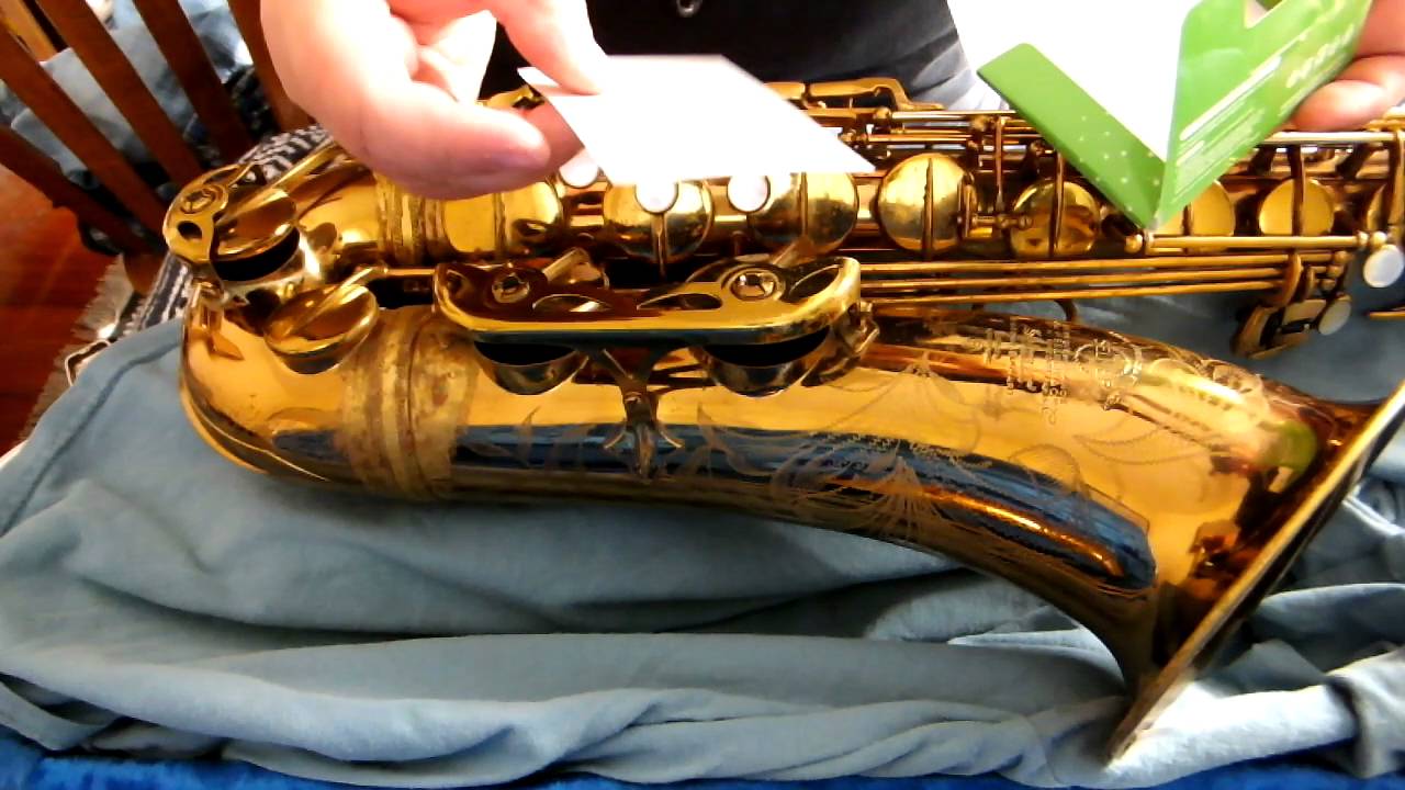 Saxophone Powder Papers and Dollar Bill trick - YouTube