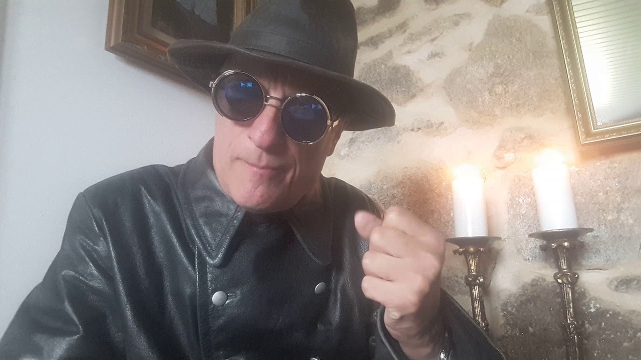 MEN IN BLACK, the truth behind the myth! Rudolf the tall white alien ...