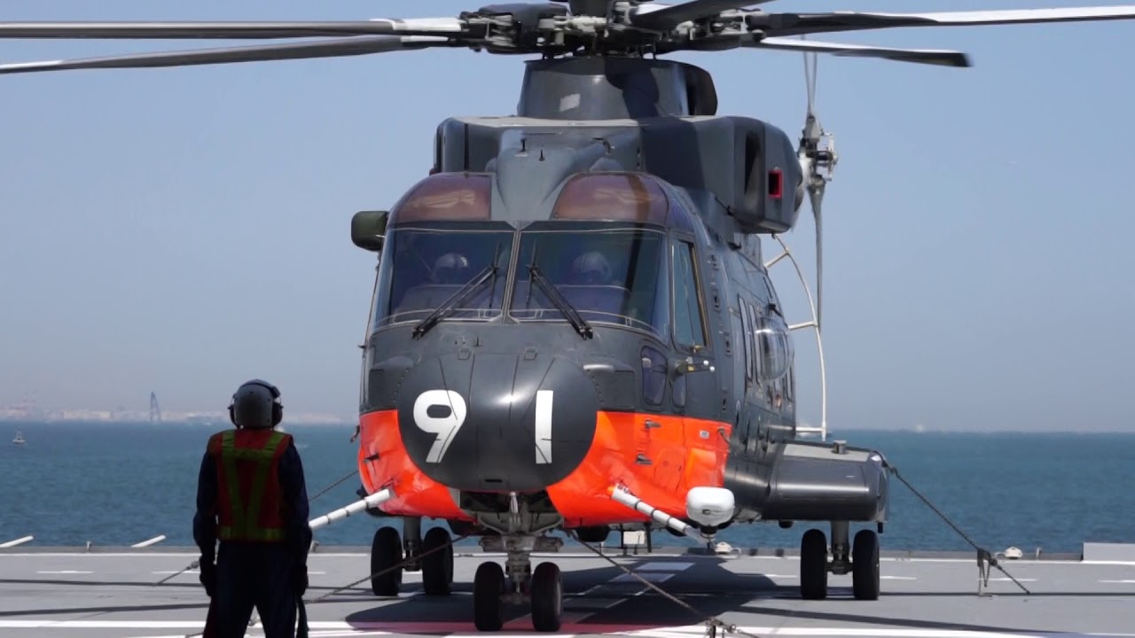 しらせ艦上のCH-101 - YouTube