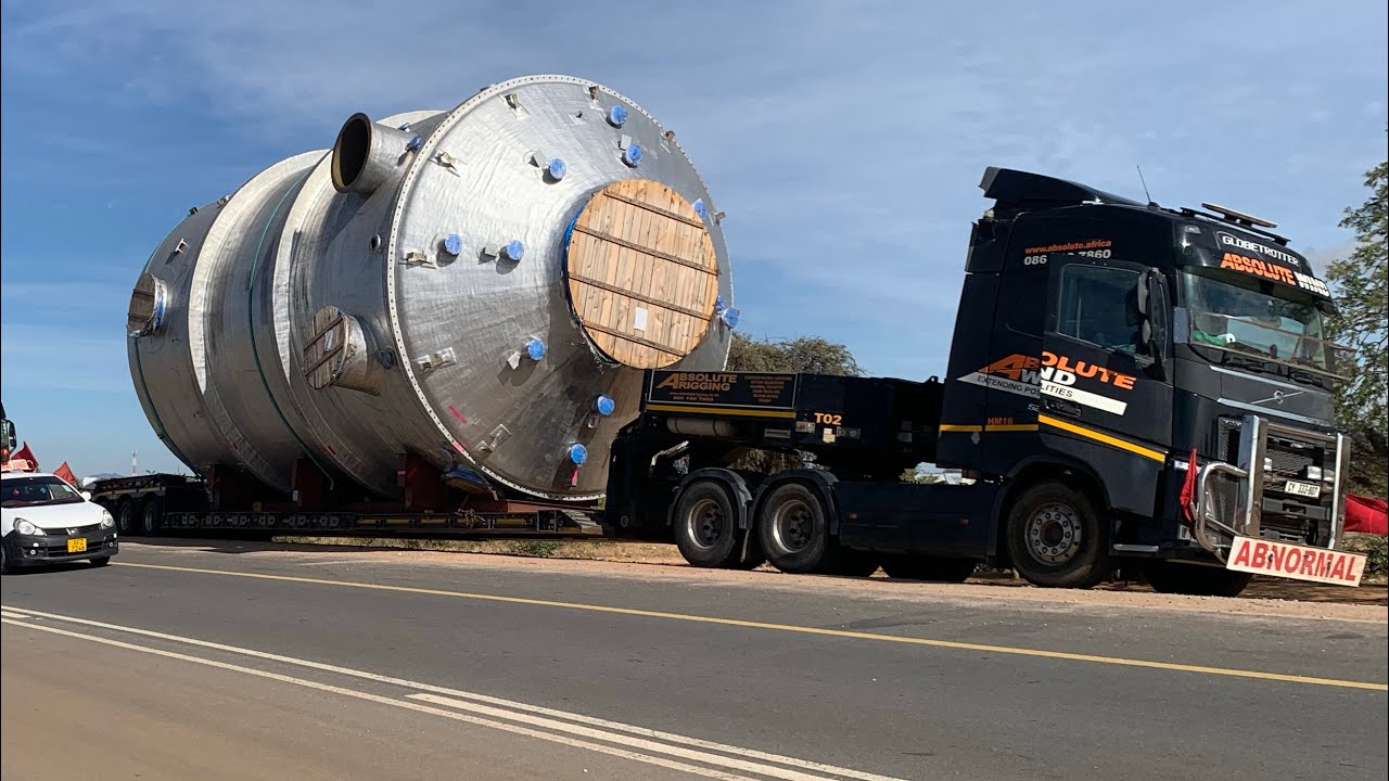 Abnormal loads trucks facing the oncoming traffic - YouTube