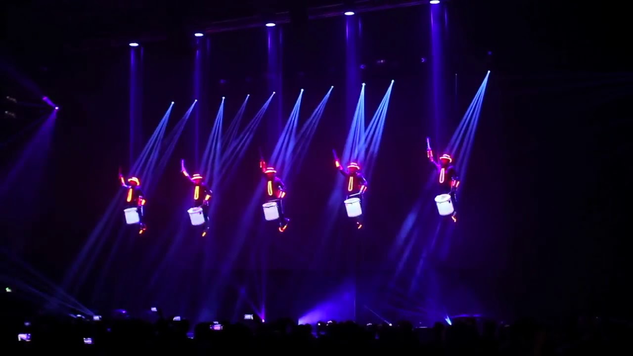 Flying Drummers - YouTube