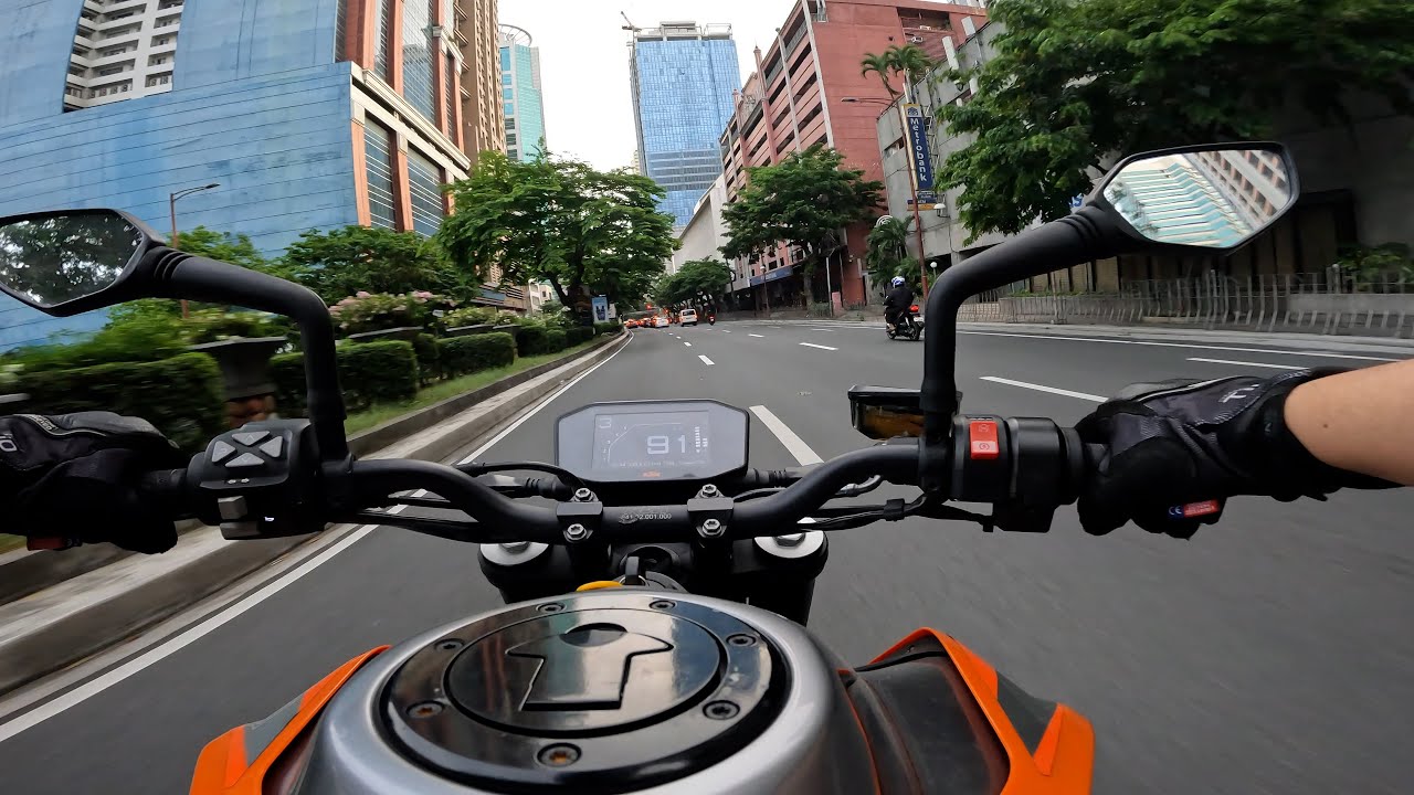 Sabado Tambike // Husqvarna Svartpilen 401 // KTM Duke 790 // Mutt ...