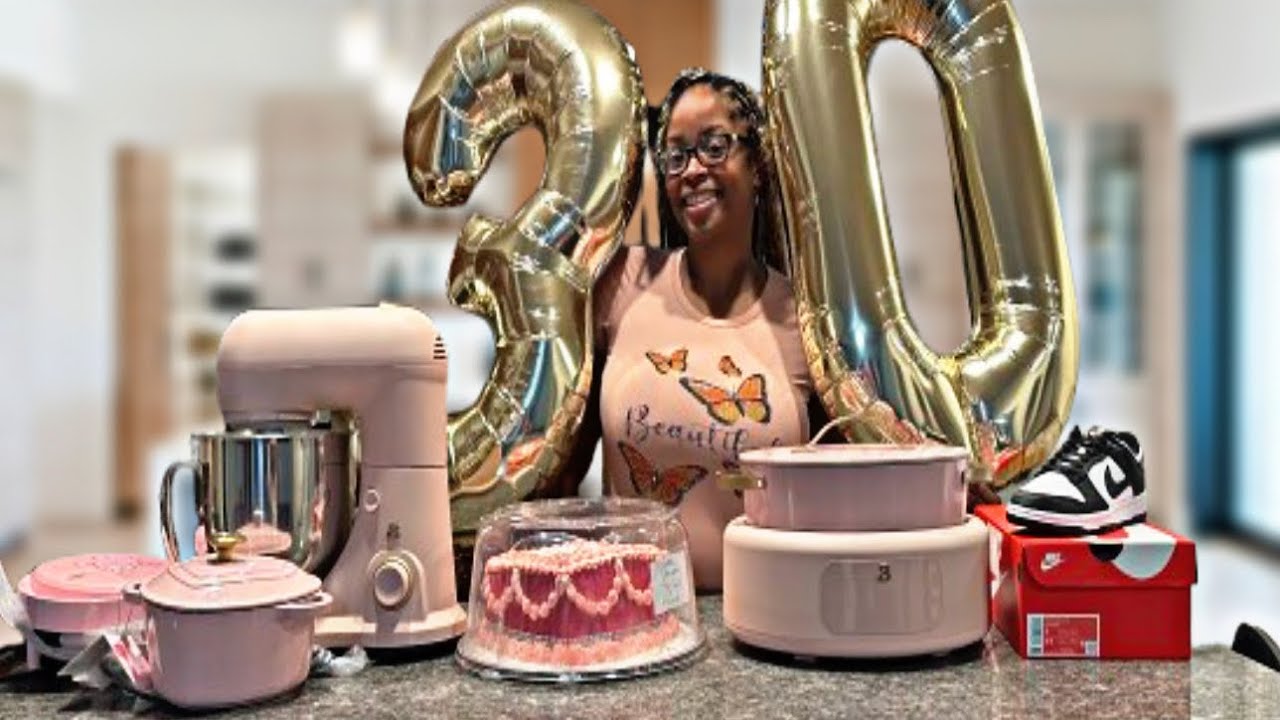 MY 30TH BIRTHDAY VLOG: EPIC GIFT UNWRAPPING + FAMILY FUN DAY CELEBRATION - YouTube