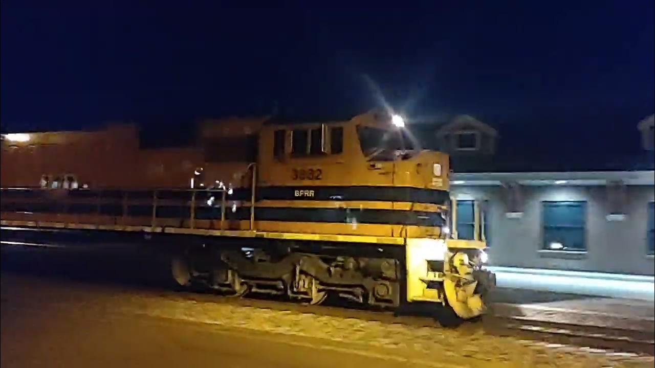 SD60I locomotives, a SD60M and 2 SD40-2 locomotives hauling an OC manifest train. - YouTube