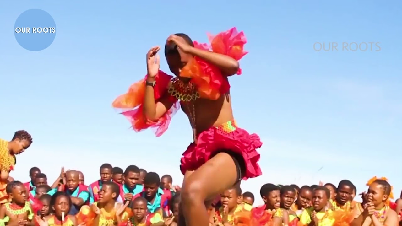 Amazing cultural dance of Zulu virgin girls vs Jozi traditional Dancers - YouTube