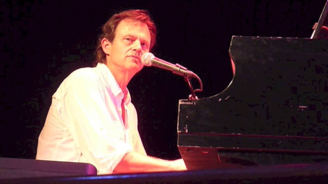 Tom Douglas, The House That Built Me - YouTube