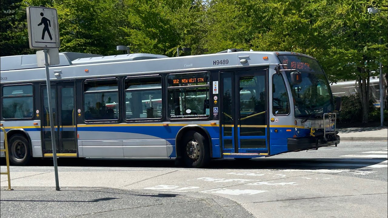Translink 2009 Nova bus LFS HEV H9489 on the 112 New West station - YouTube