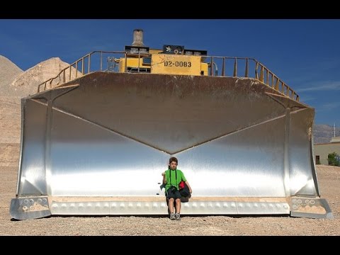 Extreme World - World's Biggest Bulldozer - YouTube