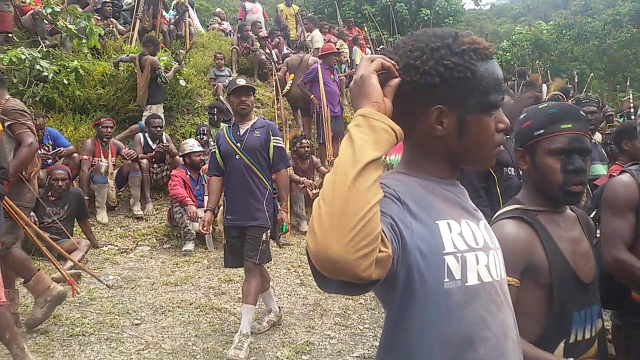 Aroanop/Timika/Papua pesta adat omponi - YouTube