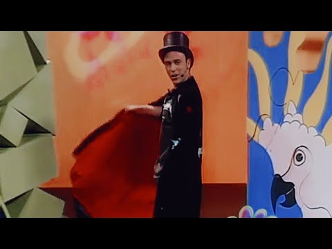 Hi-5: Nathan Does Magic Tricks With Boxes. - YouTube