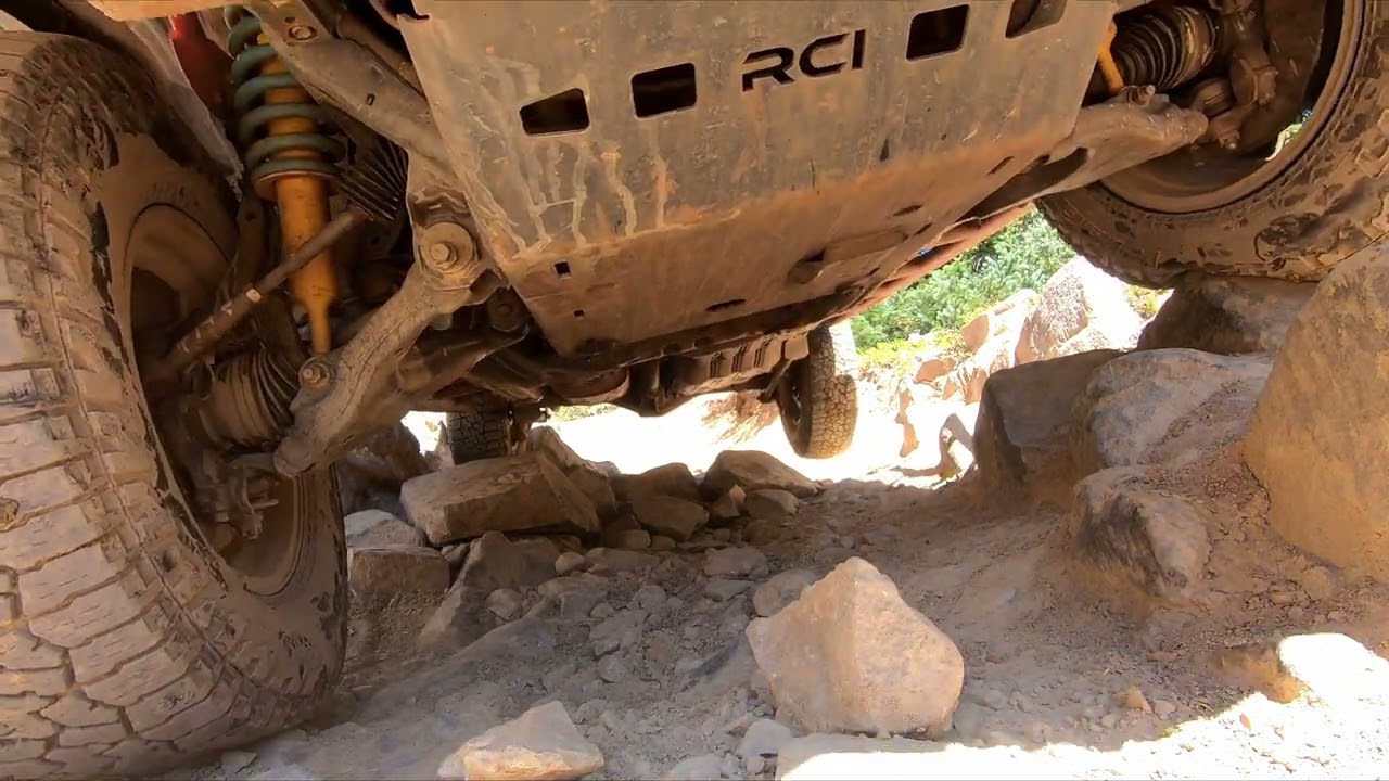 Toyota FJ Cruiser undercarriage teetering - YouTube
