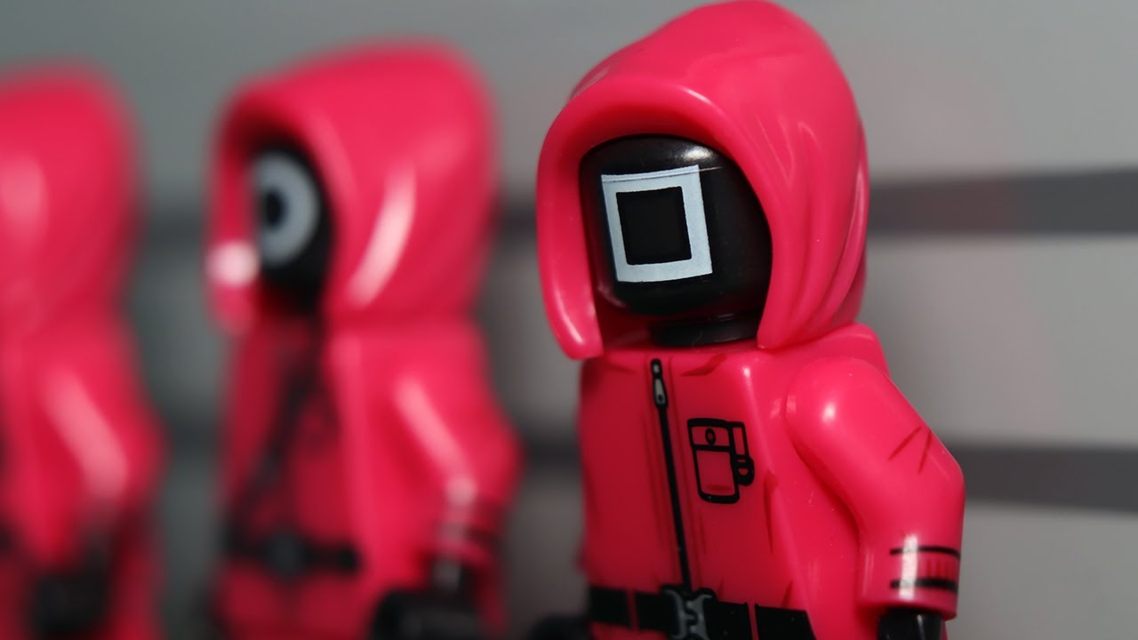 Squid Game & Mario in LEGO! - YouTube