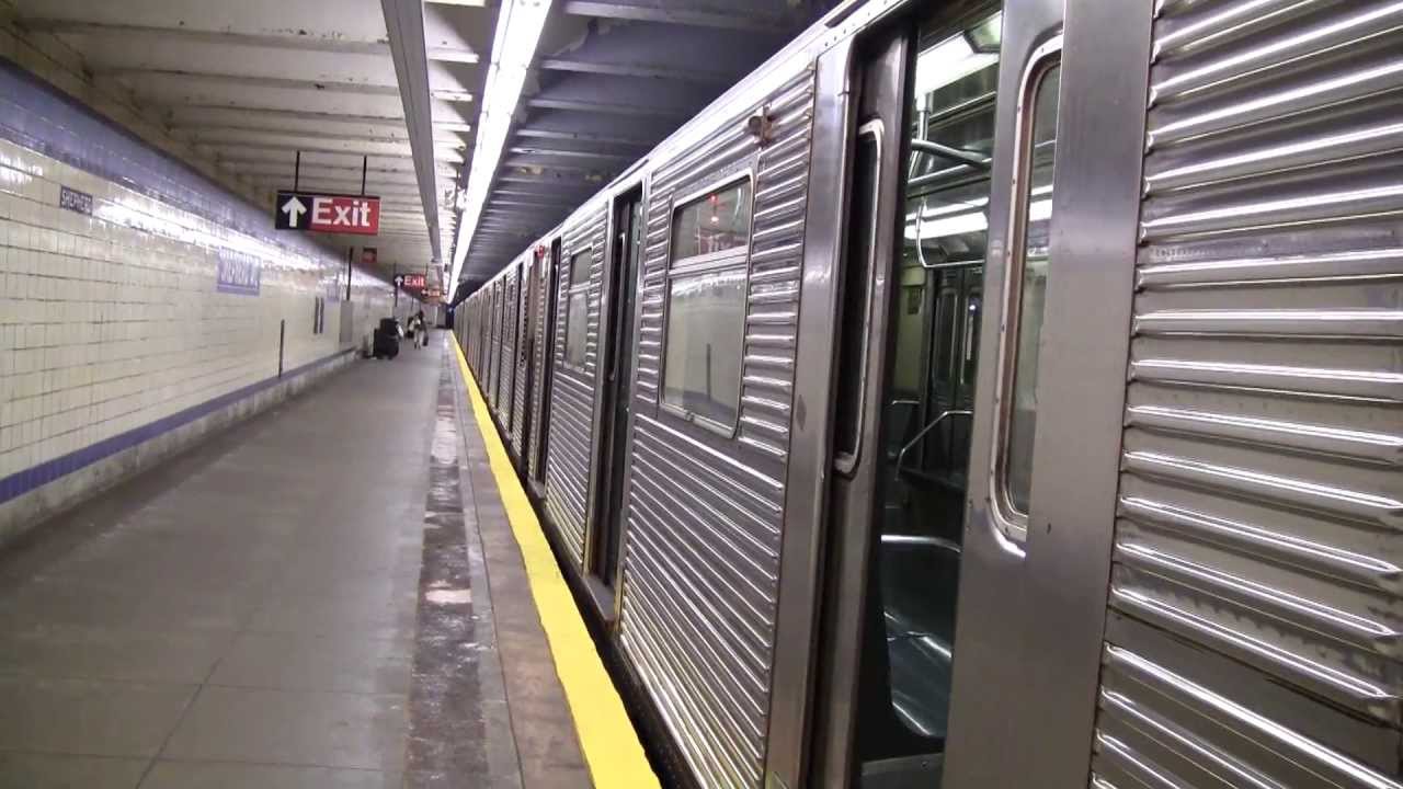 R32 C Train Leaving Shepherd Avenue - YouTube
