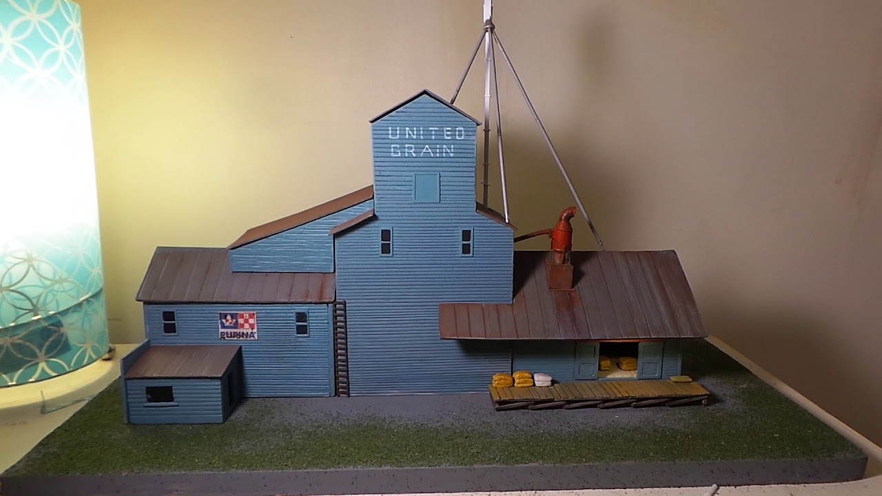 Hand lettering sign on grain elevator (not for kids) - YouTube