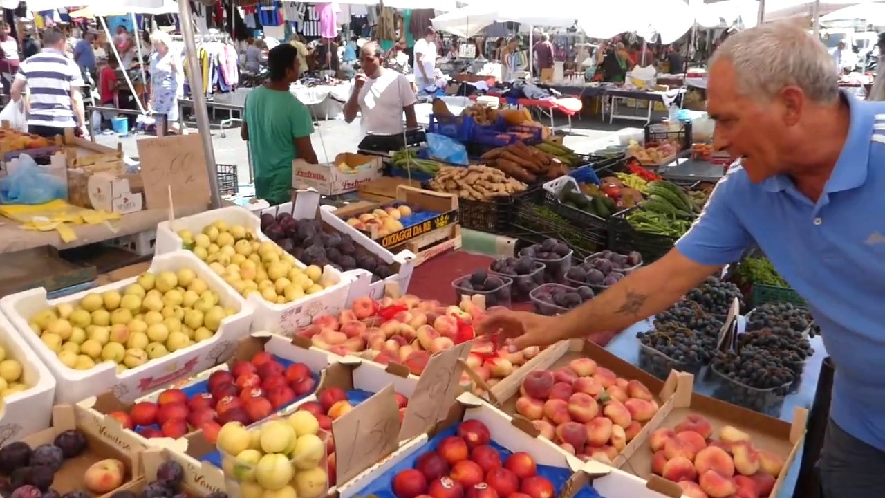 Sicily: market - YouTube