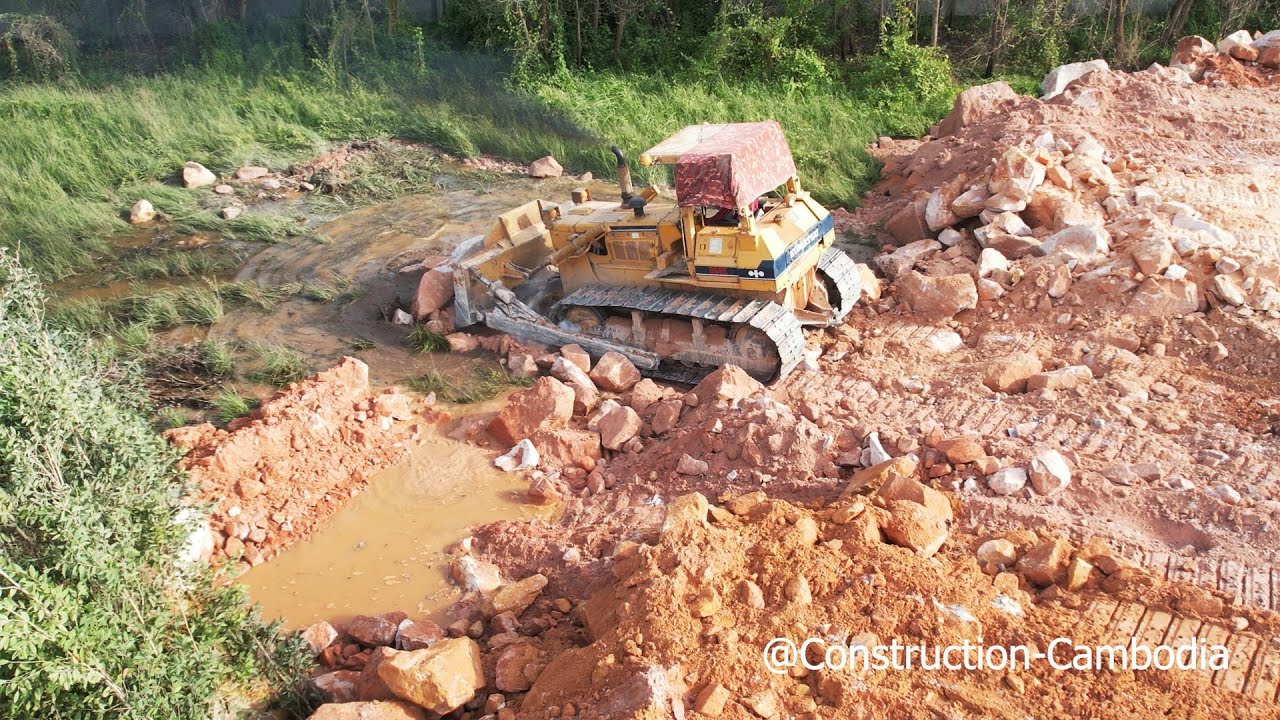 Wonderful Powerful Activities Dump Trucks Spreading Huge Rocks And ...